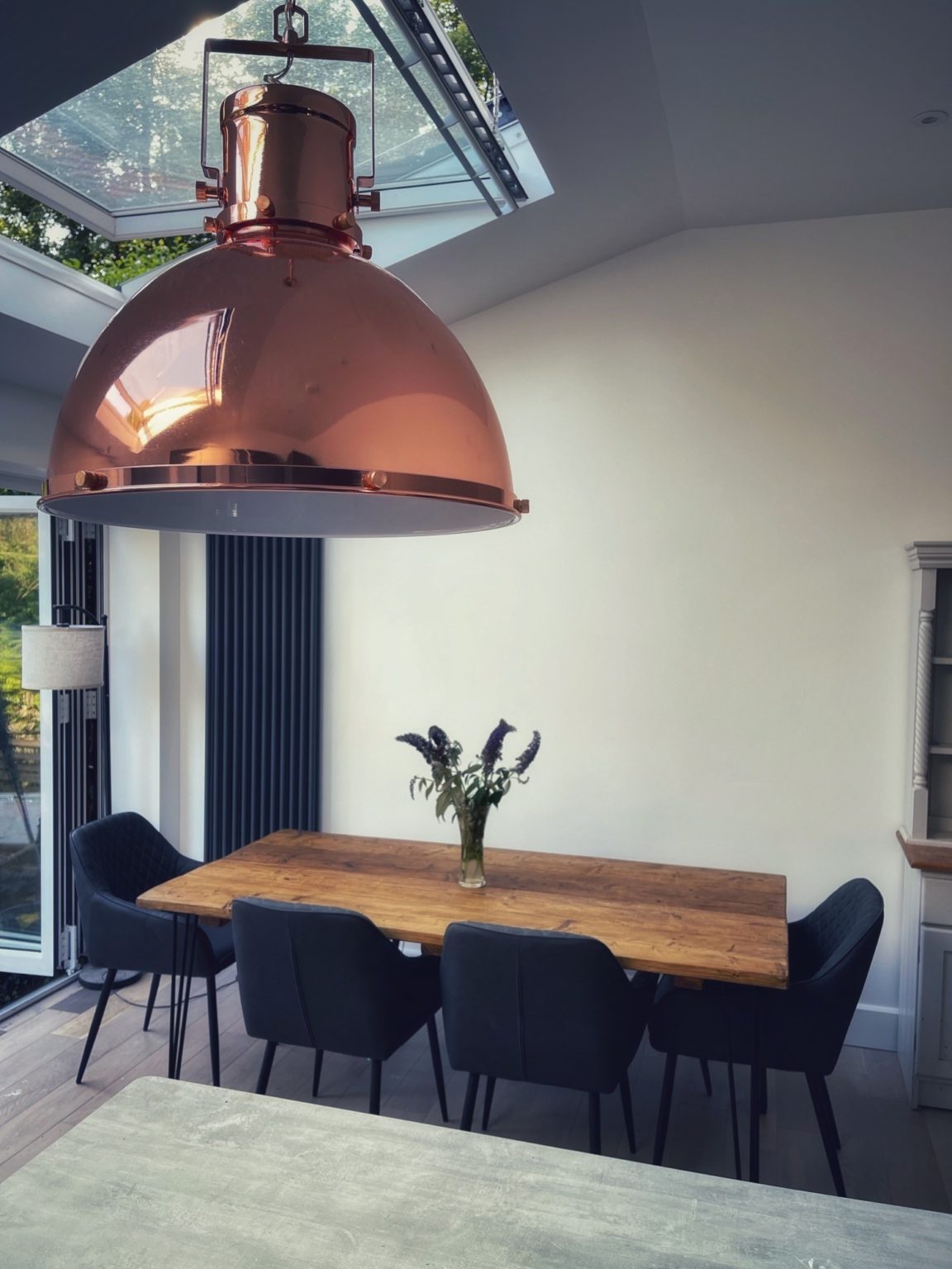 How to Choose the Right Reclaimed Wood Dining Table
